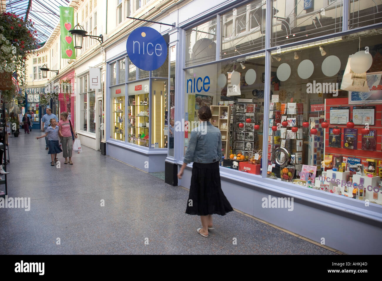 High street arcade cardiff hi-res stock photography and images - Alamy