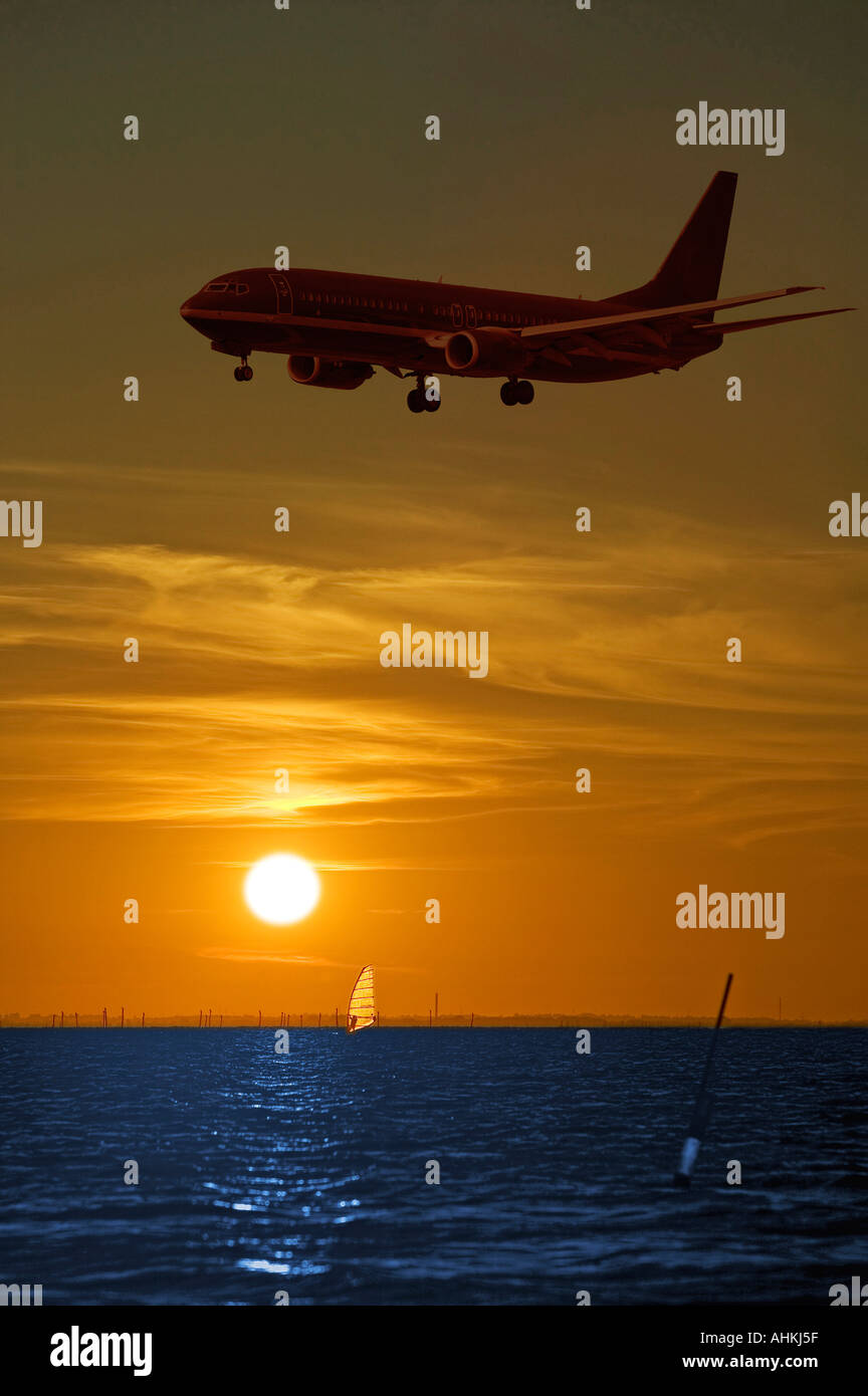 Jet aircraft landing sunset dusk hi-res stock photography and images ...