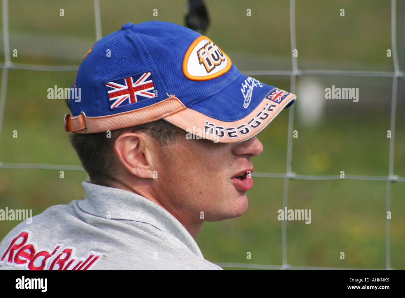 Man wearing peak baseball cap hiding eyes Stock Photo - Alamy