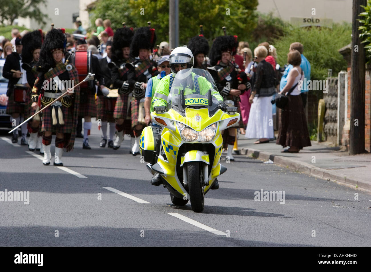 British police in uniform marching hi-res stock photography and images ...