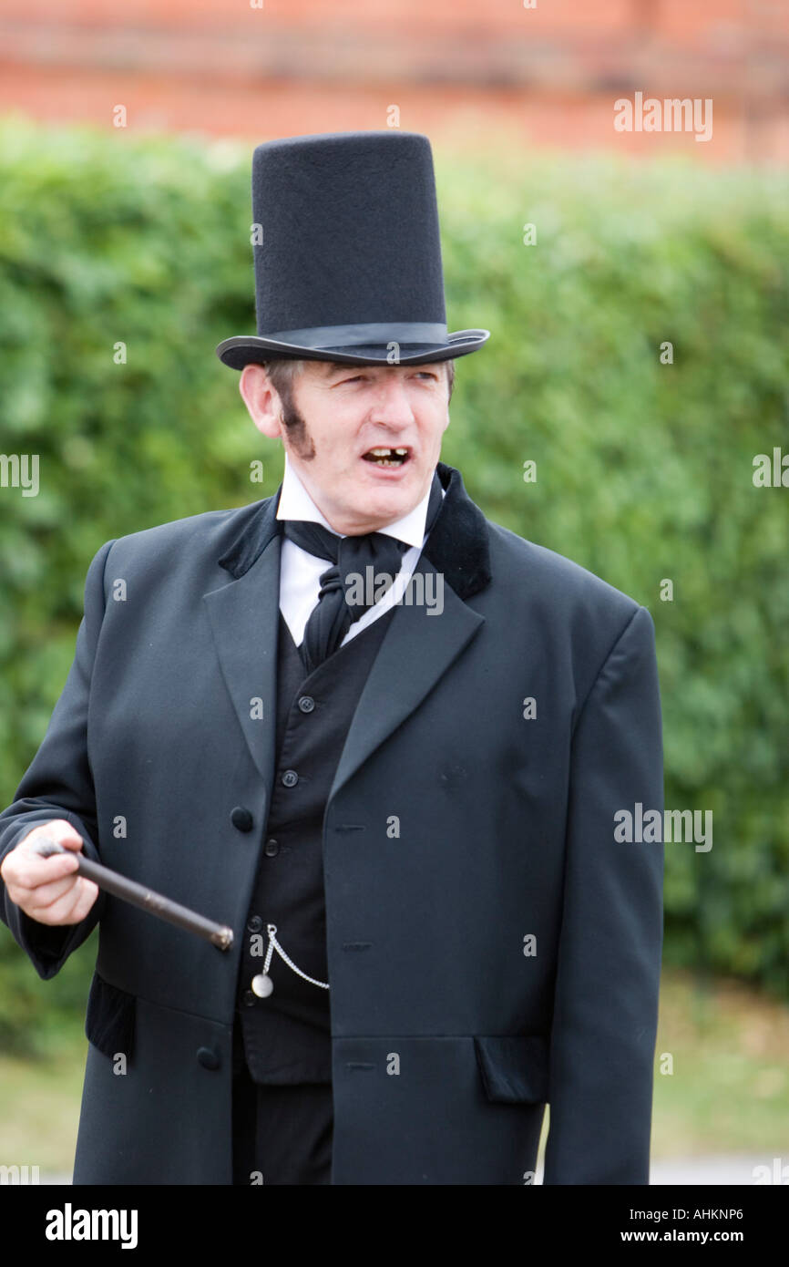 Man top hat cigar hi-res stock photography and images - Alamy