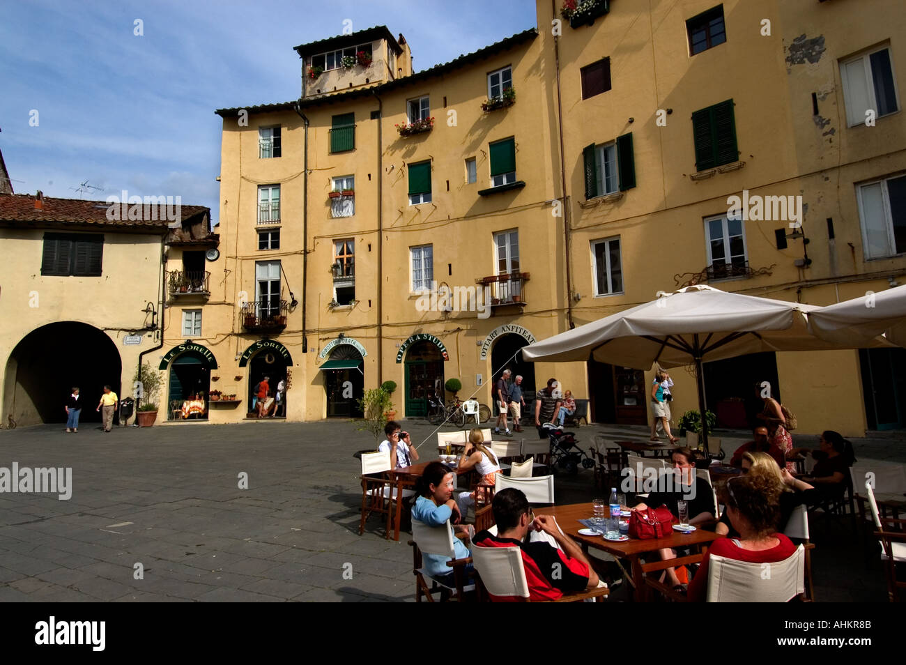 Cafe Old Town Lucca High Resolution Stock Photography and Images - Alamy