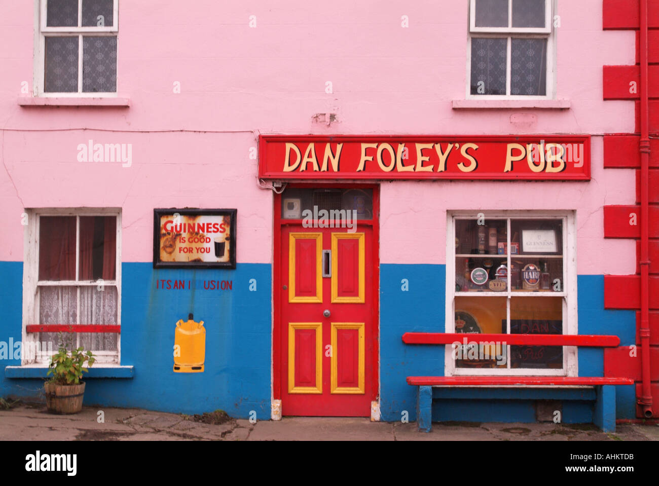 dan foley pub annascaul county kerry ireland Stock Photo - Alamy