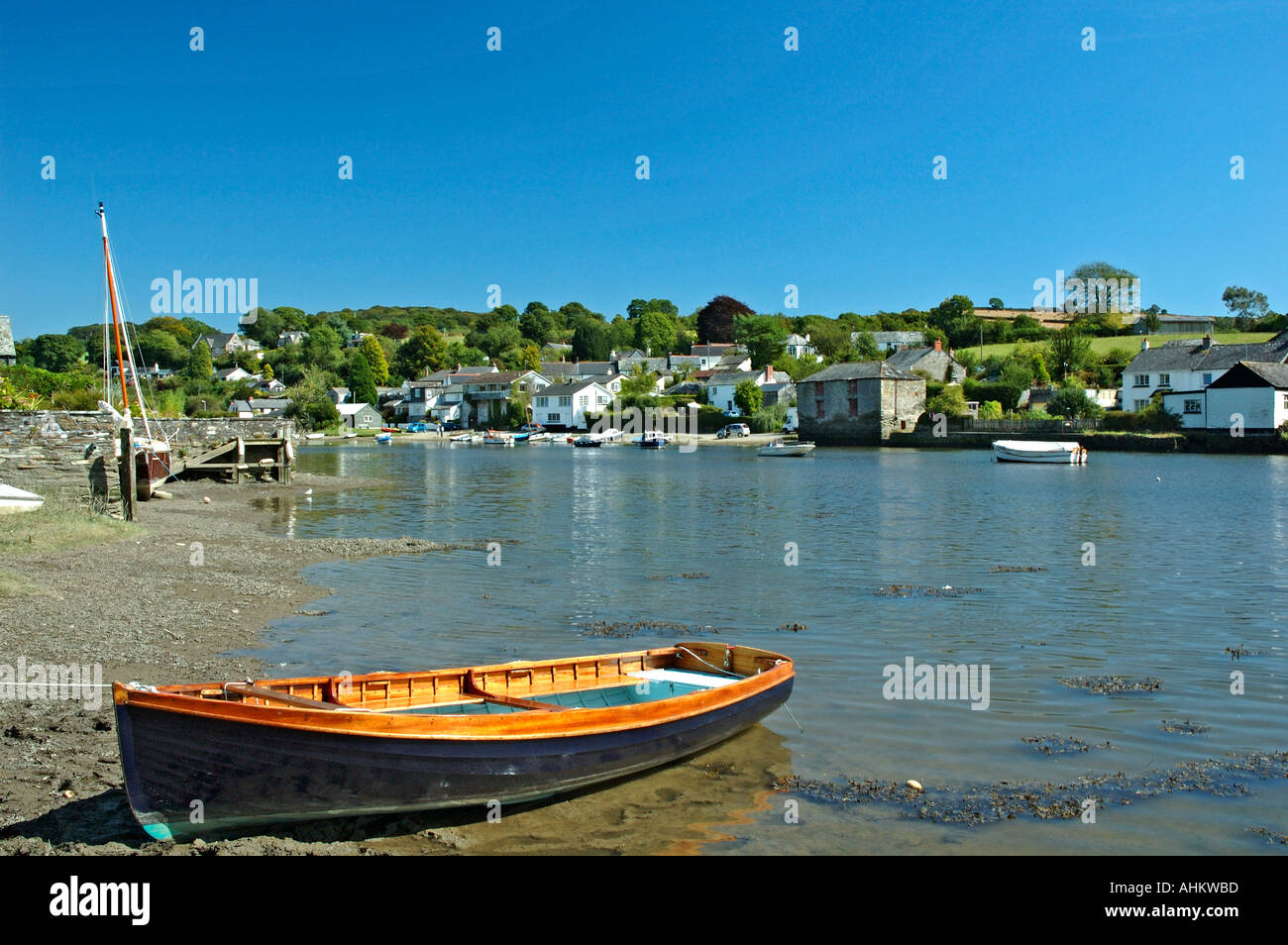 Boat at riverside Lerryn Cornwall Stock Photo - Alamy