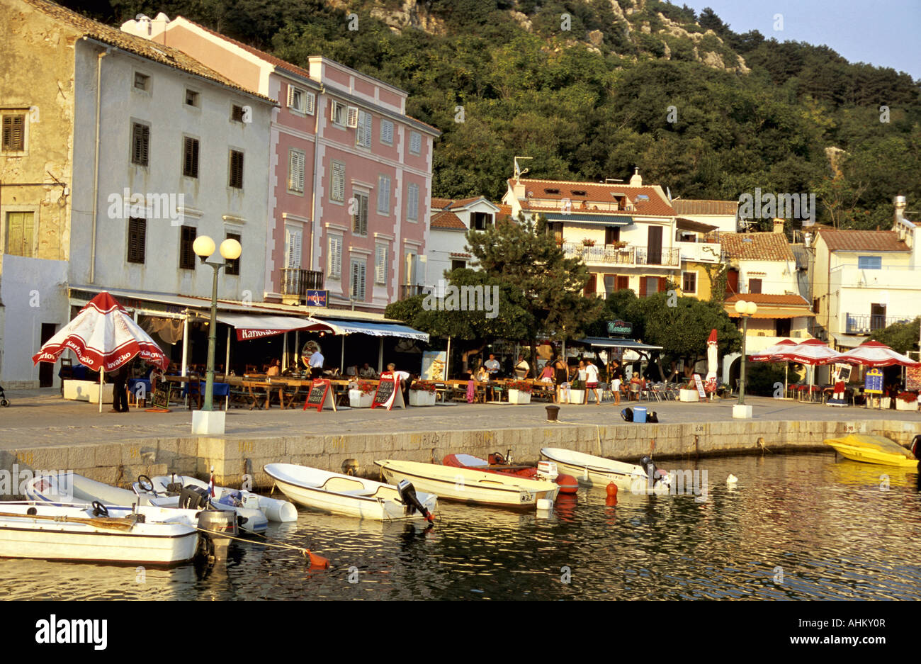 HRV Kroatien Krk Altstadt und Promenade von Baska Insel KrK Croatia Old ...