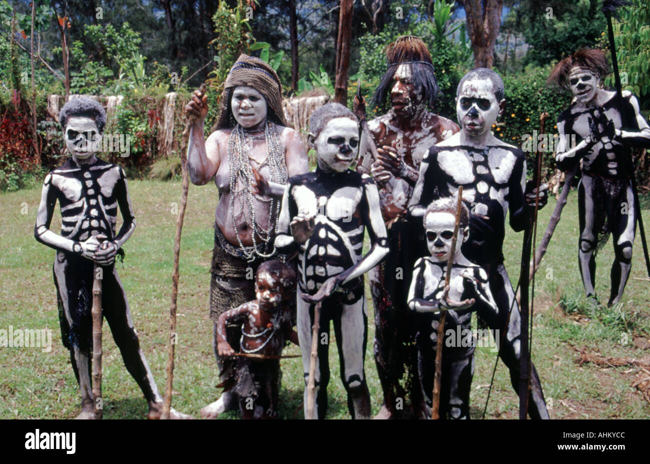 The traditional dress of the Omo Masalai Tribe in the Highlands of ...