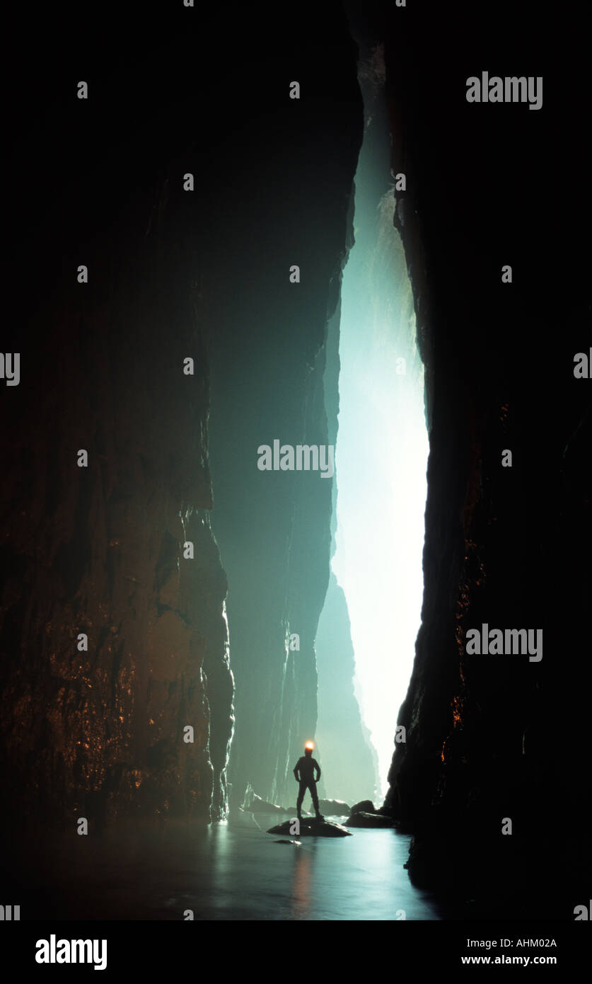 Caver china hi-res stock photography and images - Alamy