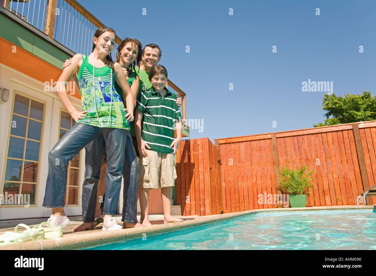 Father son hugging pool hi-res stock photography and images - Alamy