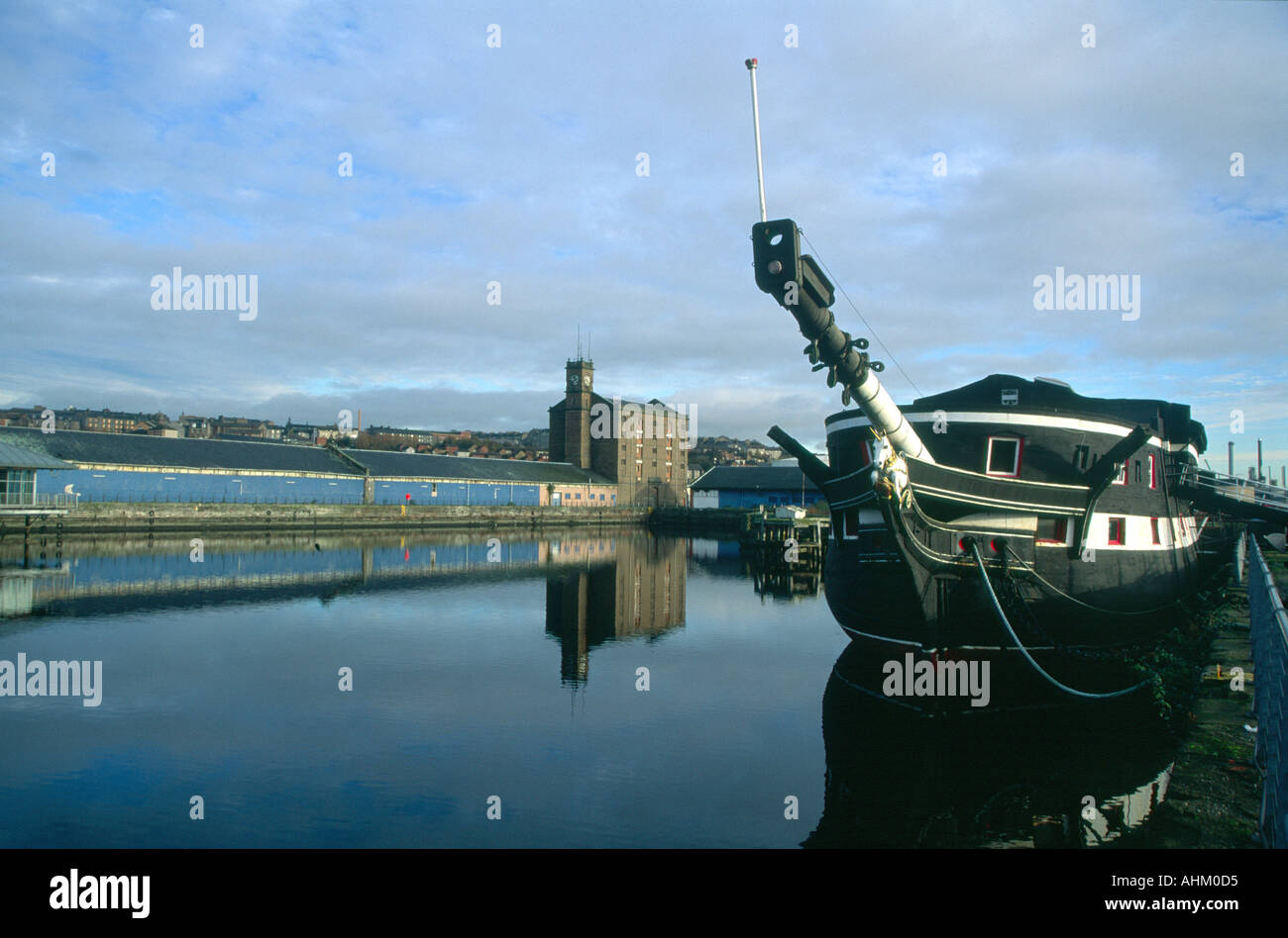 Dundee docks hi-res stock photography and images - Alamy