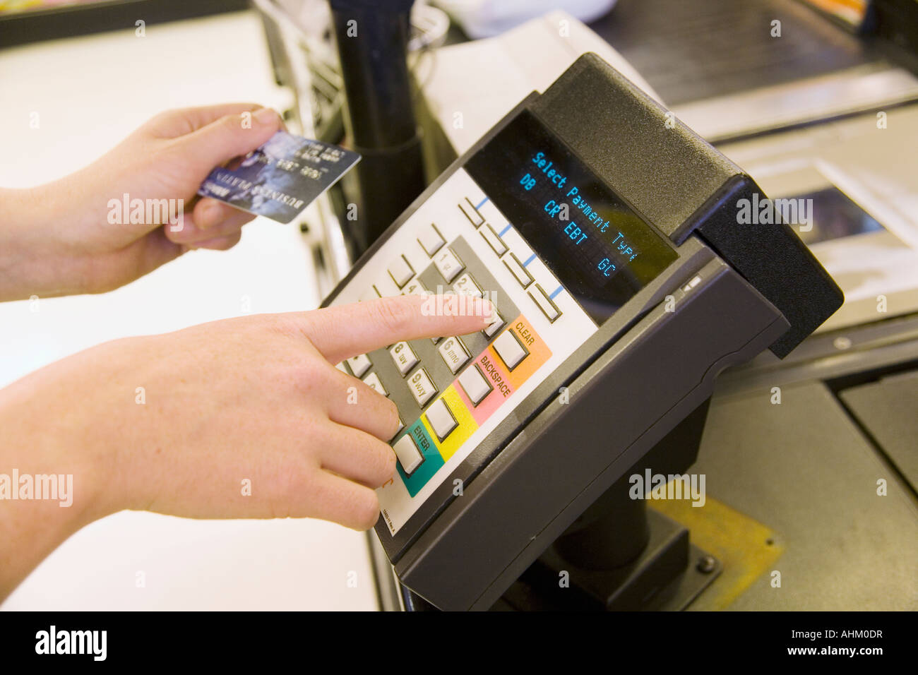 Person using debit card transaction machine Stock Photo - Alamy