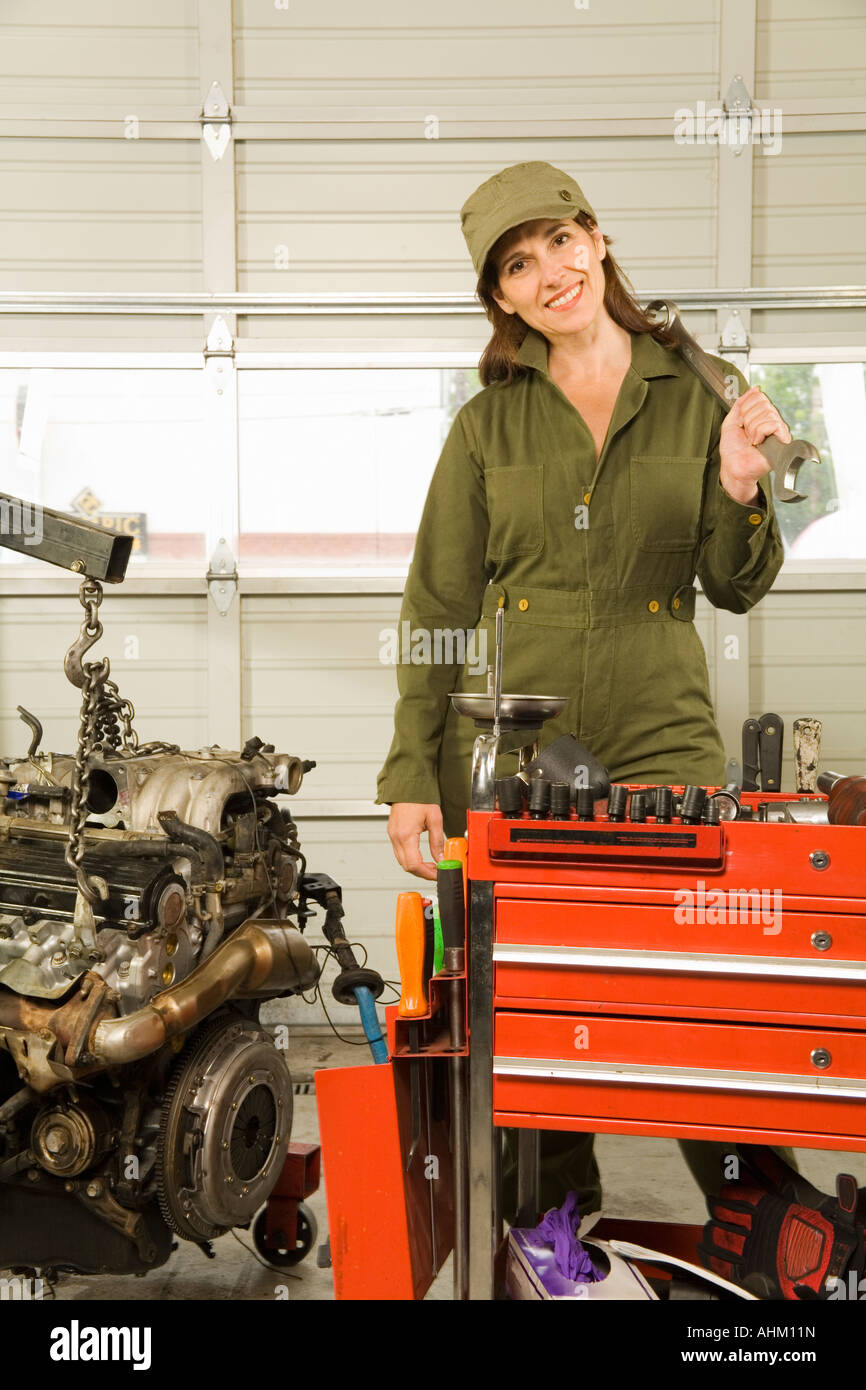 Female auto mechanic next to engine Stock Photo - Alamy
