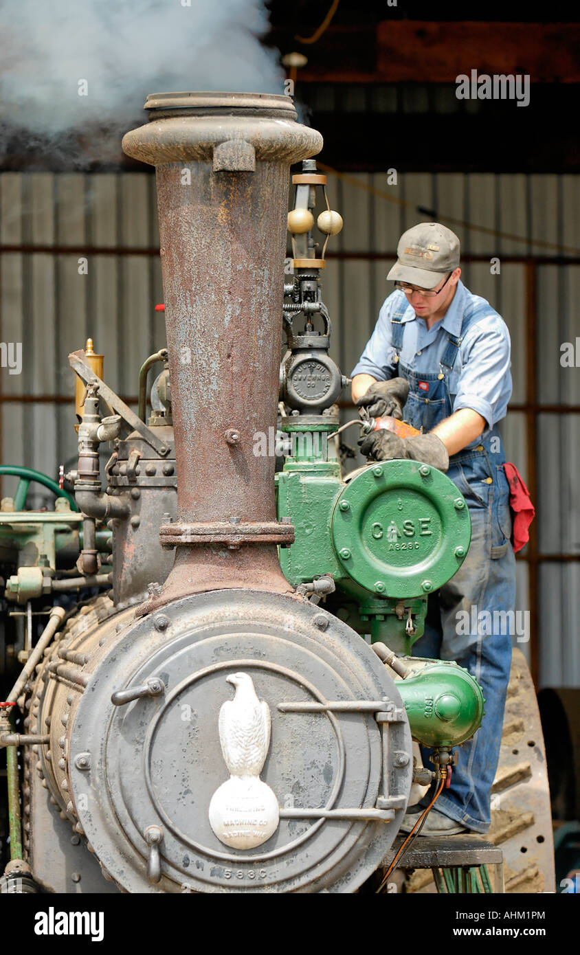 Man working on old steam tractor Antique Gas and Steam Engine Museum ...
