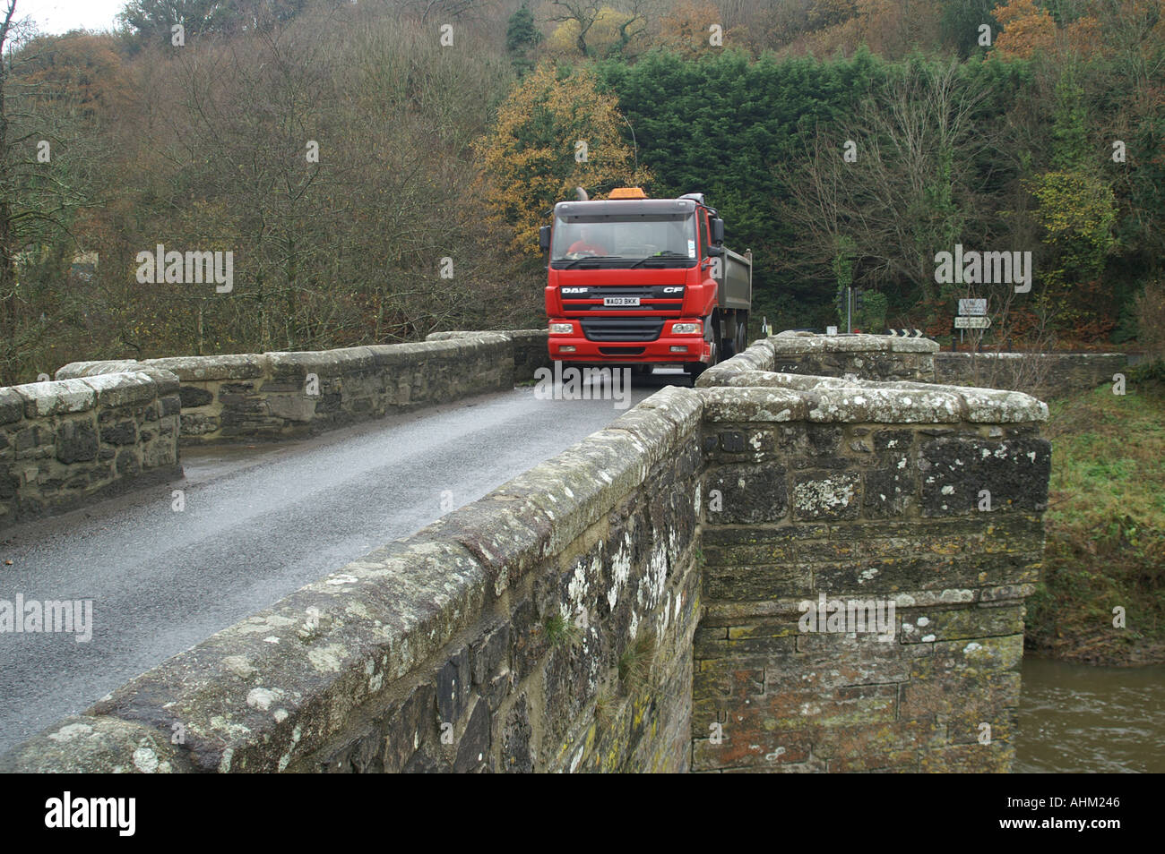 Border between devon and cornwall hi-res stock photography and images ...
