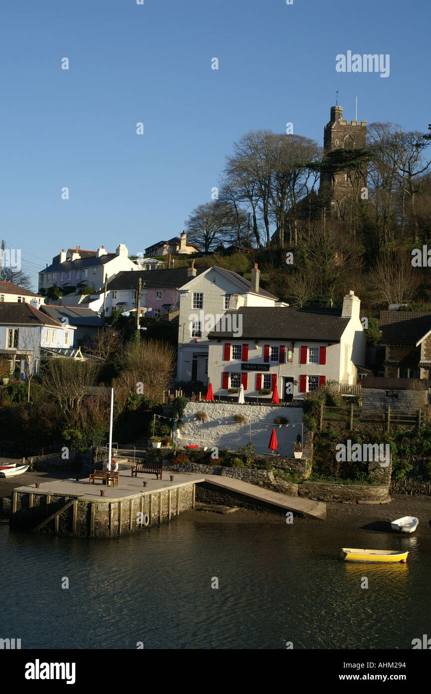 The Swan Inn Noss Mayo in December sunshine Devon South West England UK ...