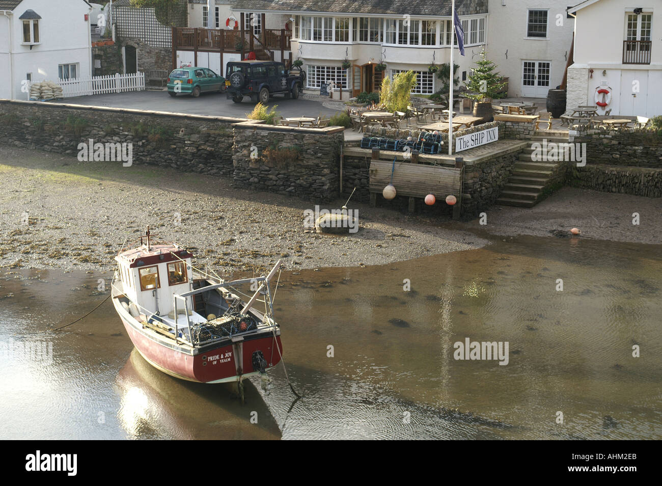 The Ship Inn at Noss Mayo in December sunshine Devon South West England ...