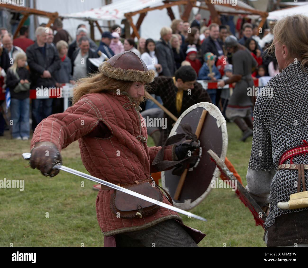 Vikings fighting hi-res stock photography and images - Alamy
