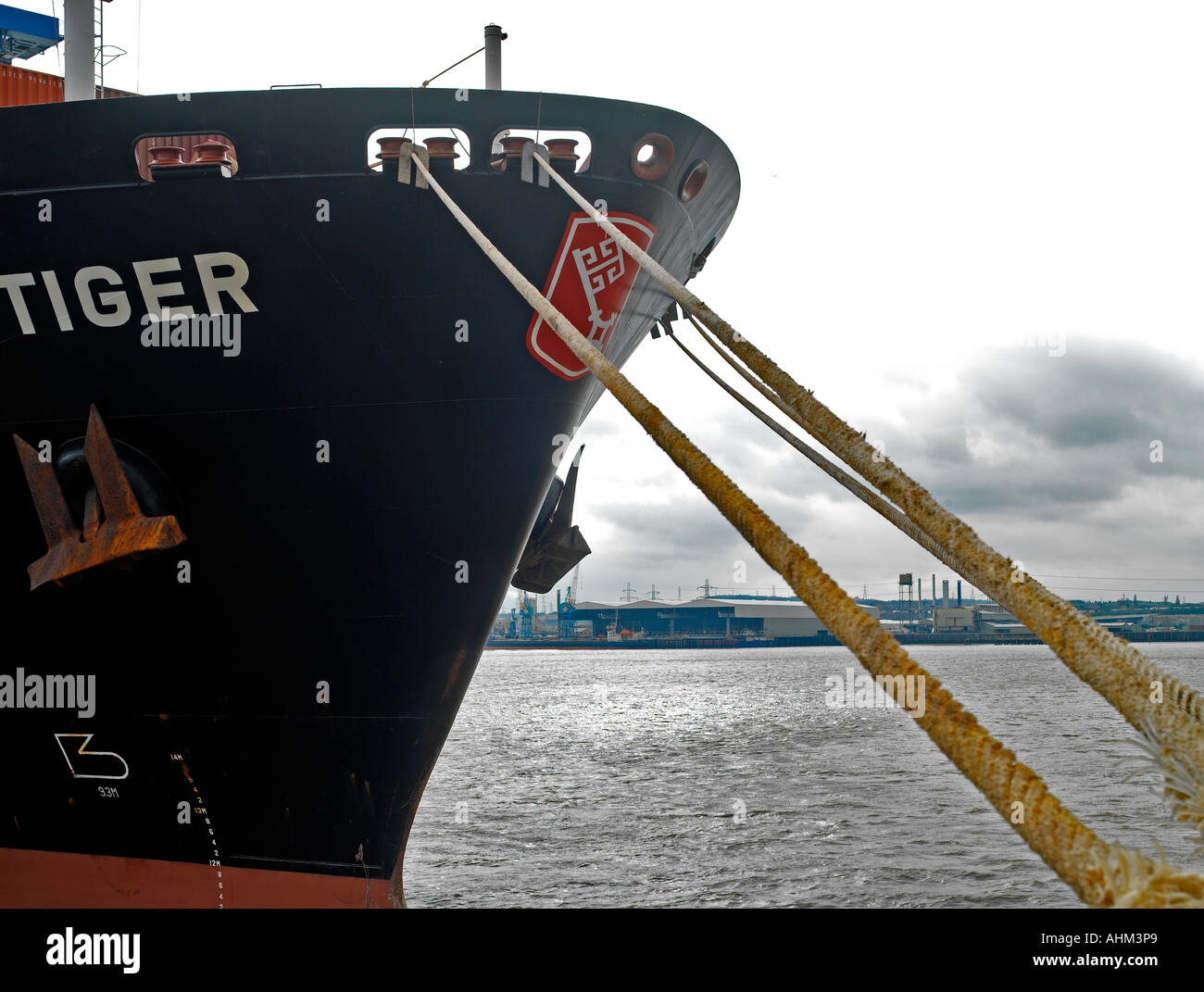 Holding bay dock docking industry hi-res stock photography and images ...