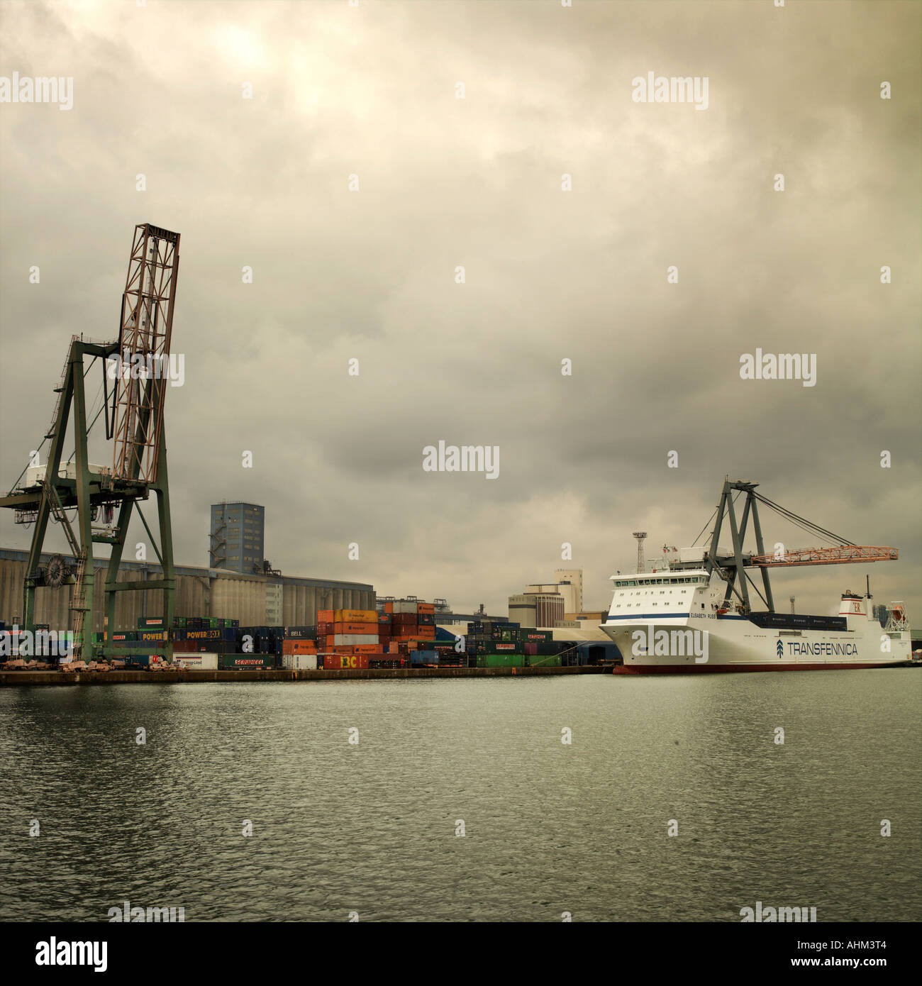 shipping and logistics container cranes loading container ship Stock ...