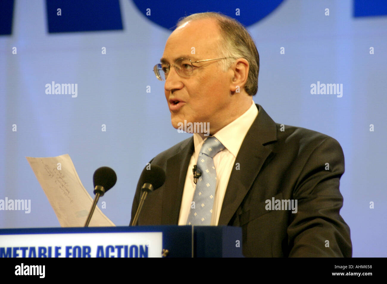 michael howard mp tory leader 2004 speech party conference Stock Photo ...