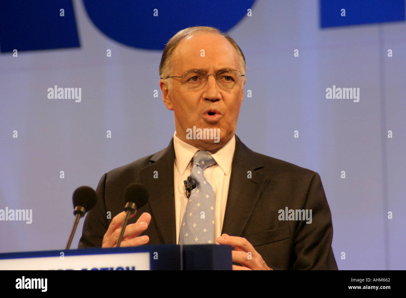 michael howard mp tory leader 2004 speech party conference Stock Photo ...