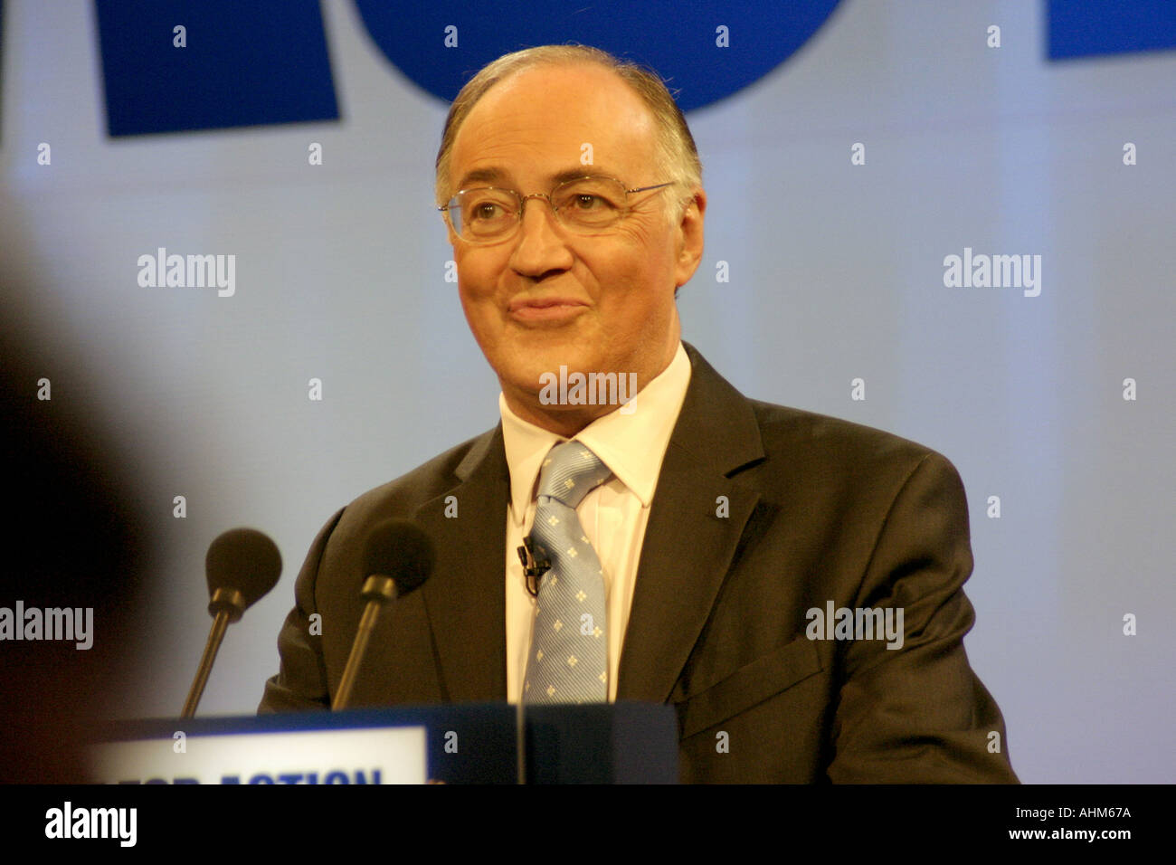 michael howard mp tory leader 2004 speech party conference Stock Photo ...