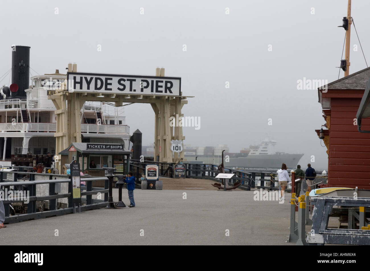 Popular pier in san francisco hi-res stock photography and images - Alamy