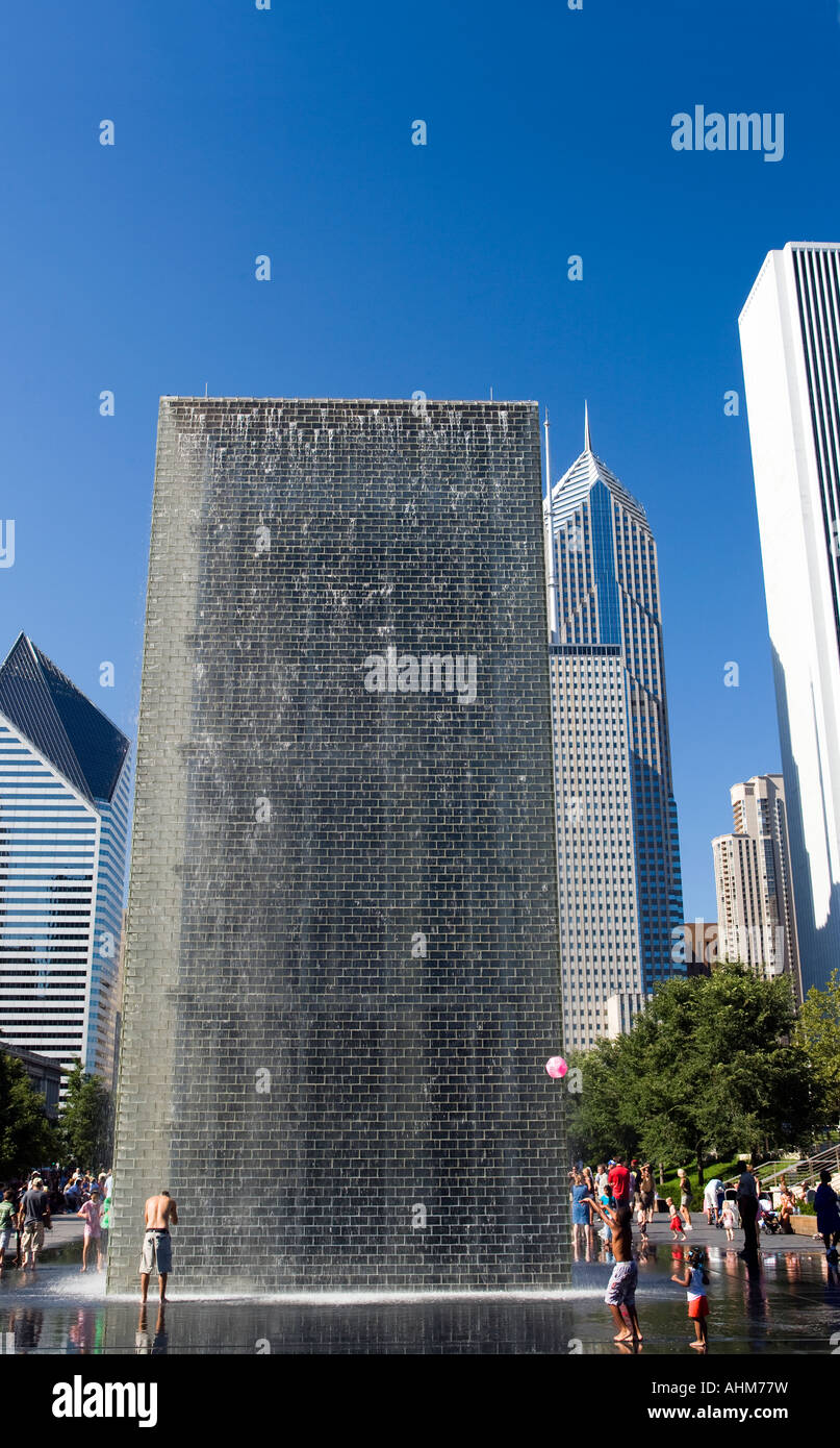 CROWN FOUNTAIN (©JUAME PLENSA 2004) MILLENNIUM PARK CHICAGO ILLINOIS ...