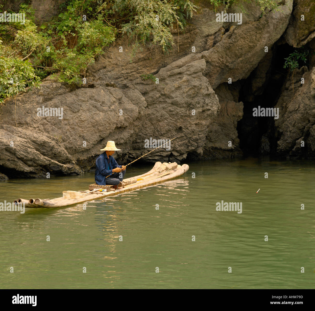 Fisherman on a raft on the Li River near Guilin in China Stock Photo ...
