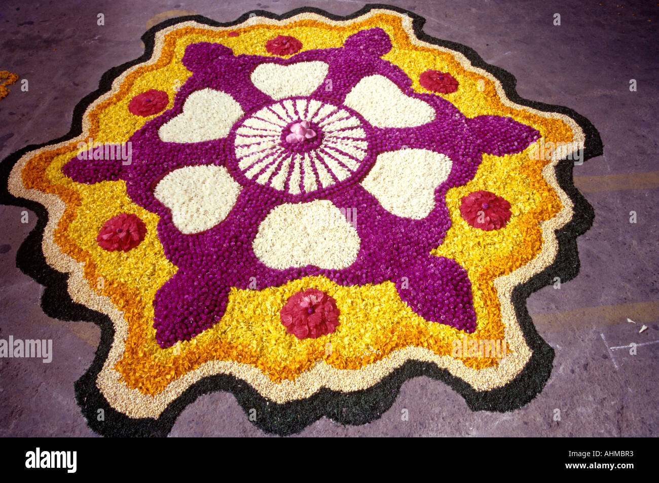 POOKKALAM FLORAL DECORATIONS DURING ONAM IN KERALA Stock Photo - Alamy