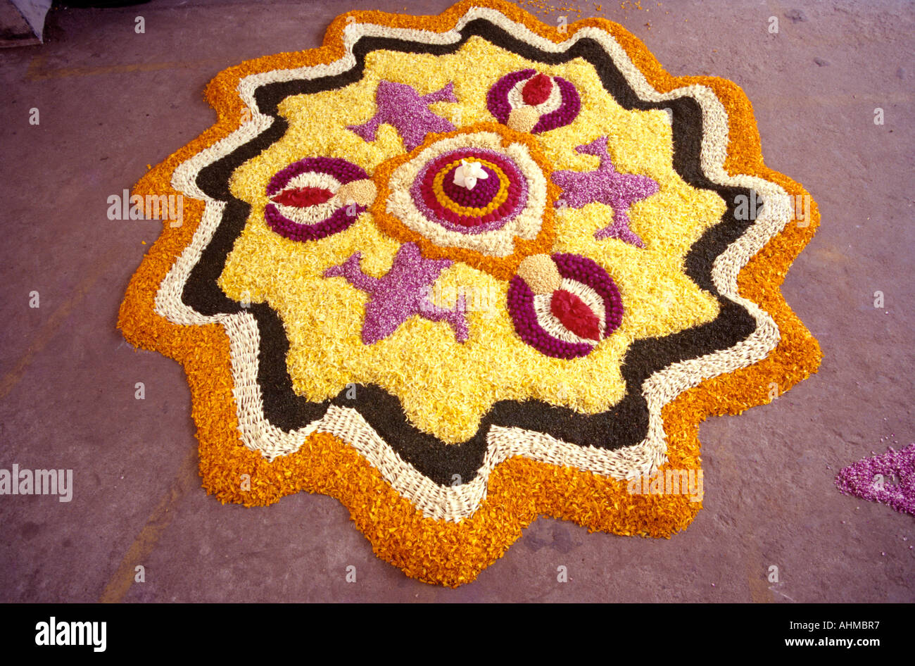 Onapookkalam hi-res stock photography and images - Alamy
