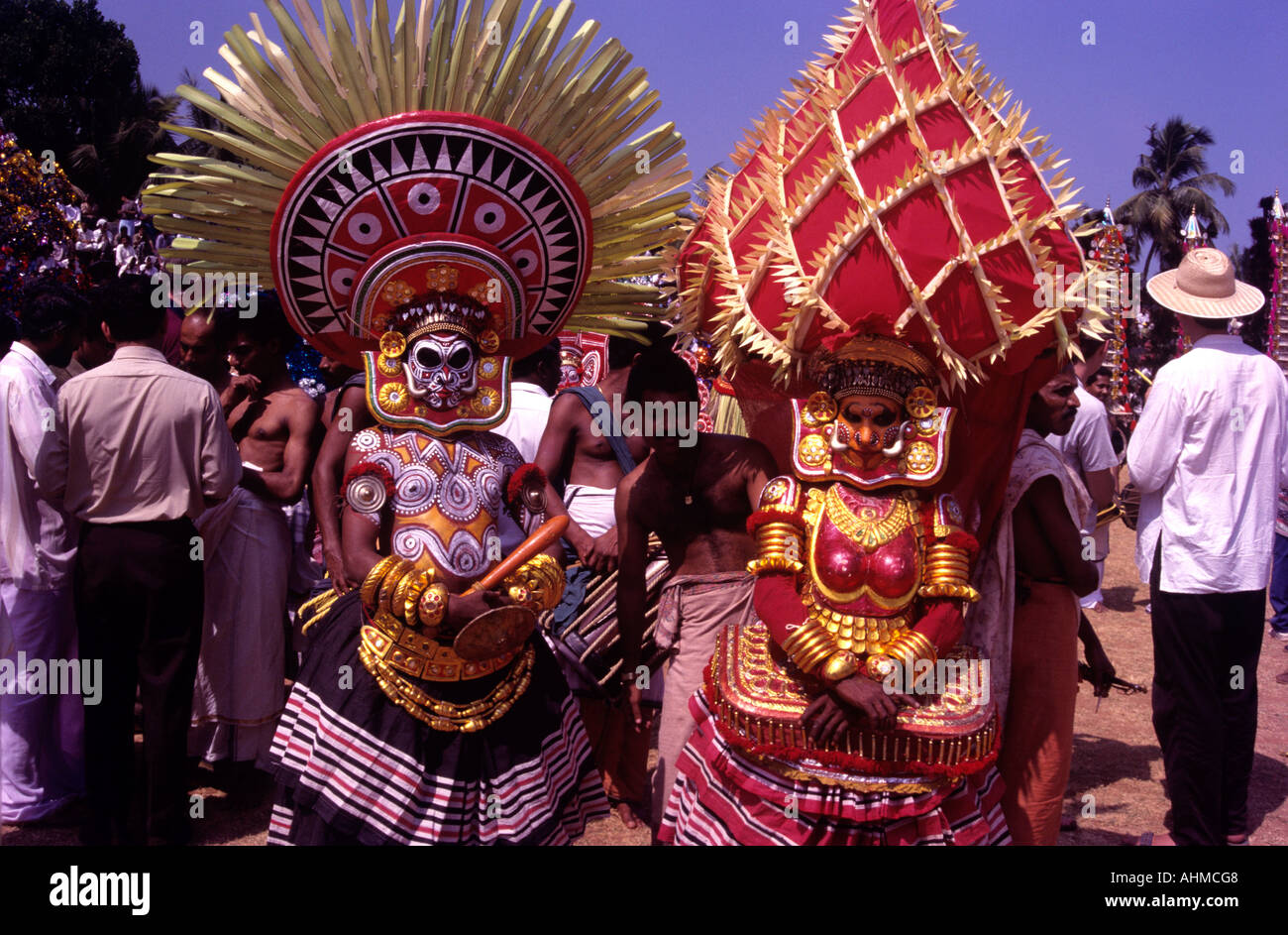 THIRAYATTAM A DANCE FORM PERFORMED WITH THEYYAM KERALA Stock Photo - Alamy