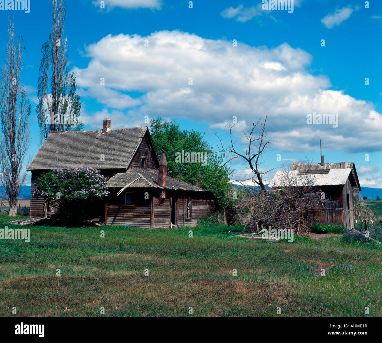 Abandoned ranch house in the high desert of Eastern Oregon Stock Photo ...