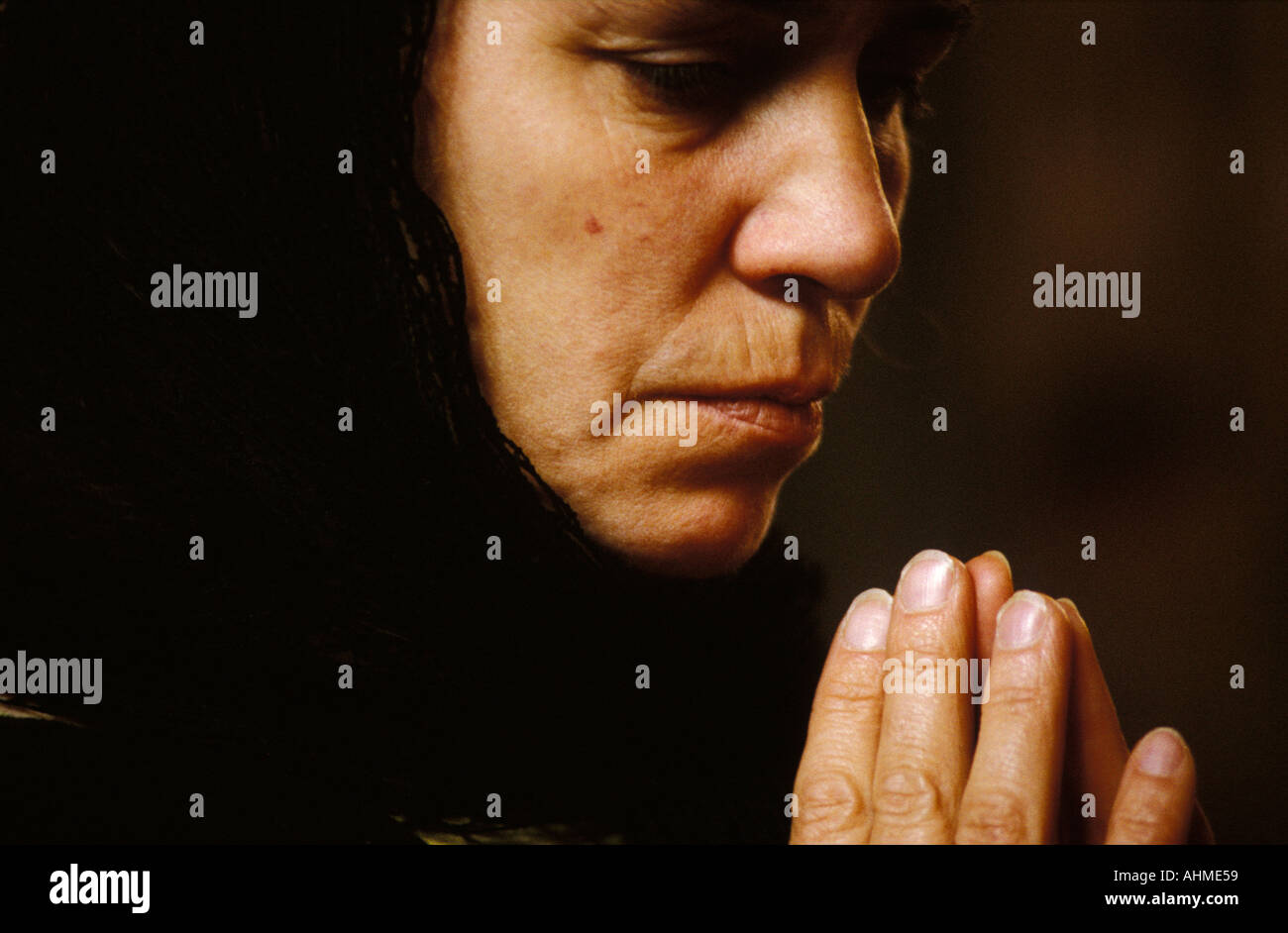 Woman praying in church Stock Photo - Alamy