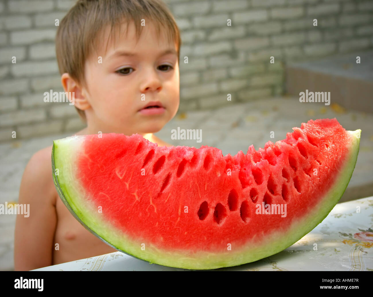 boy eating watermelon Stock Photo - Alamy