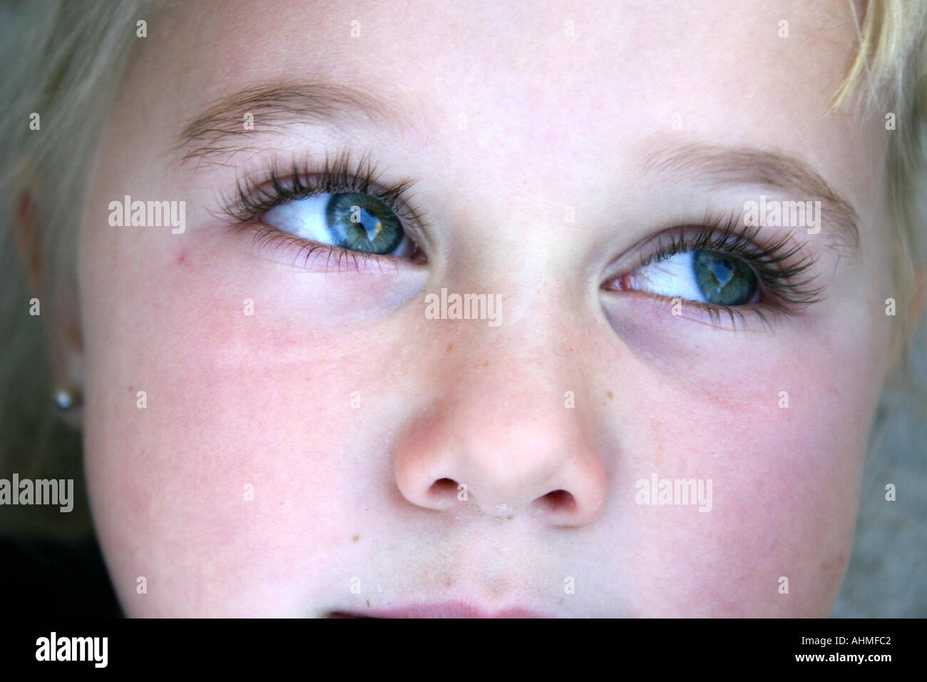 eyes looking up Stock Photo - Alamy