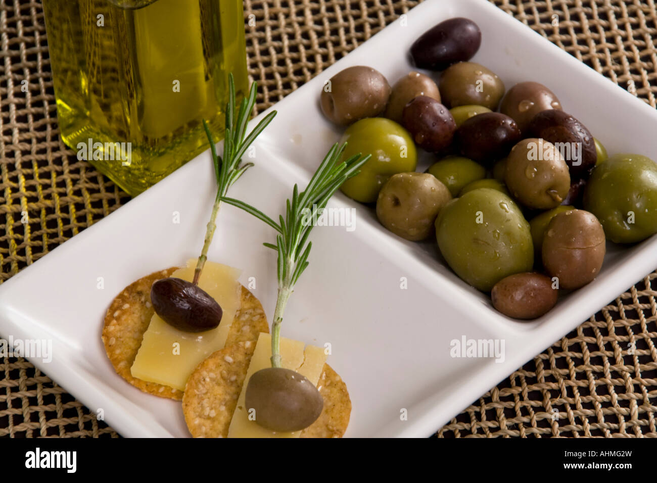 Spanish Olive Mix with crackers Stock Photo - Alamy