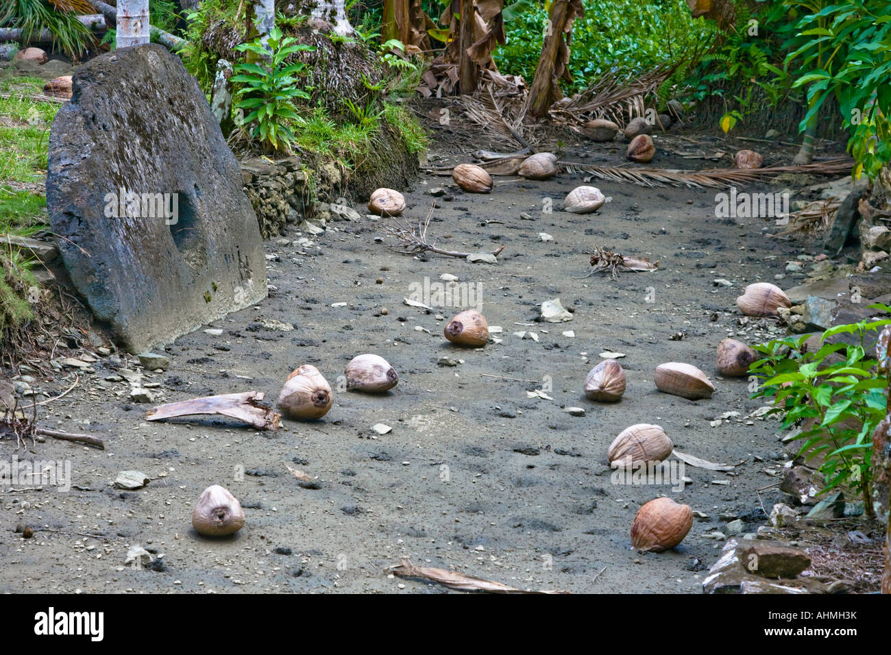 Stone money currency yap island hi-res stock photography and images - Alamy