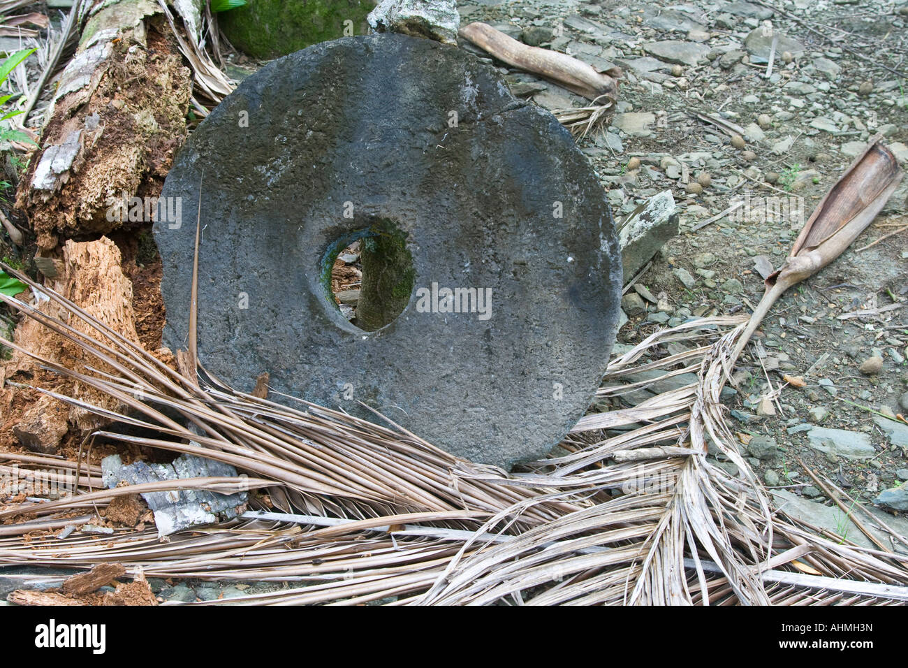 Stone money currency yap island hi-res stock photography and images - Alamy