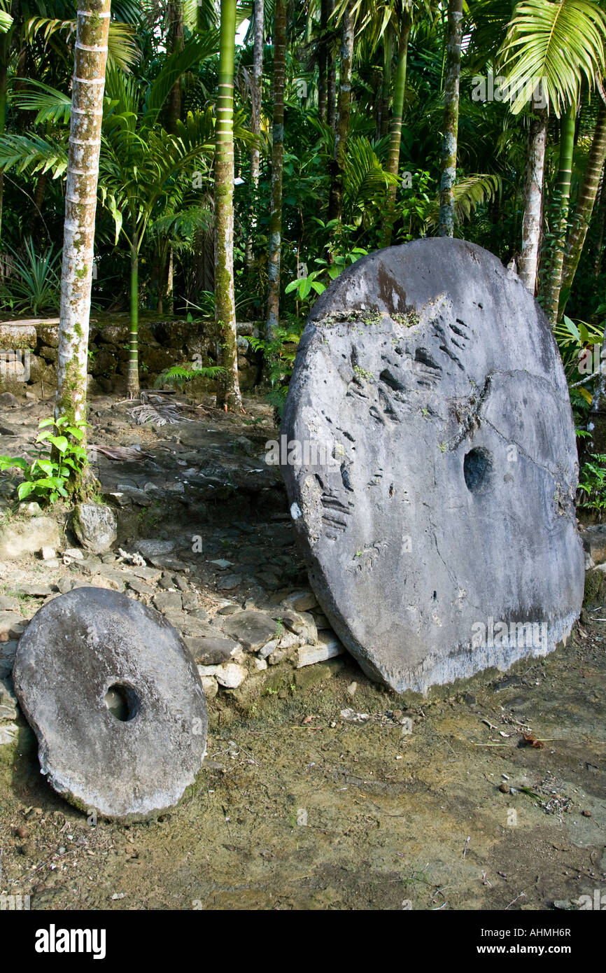 Stone money currency yap island hi-res stock photography and images - Alamy