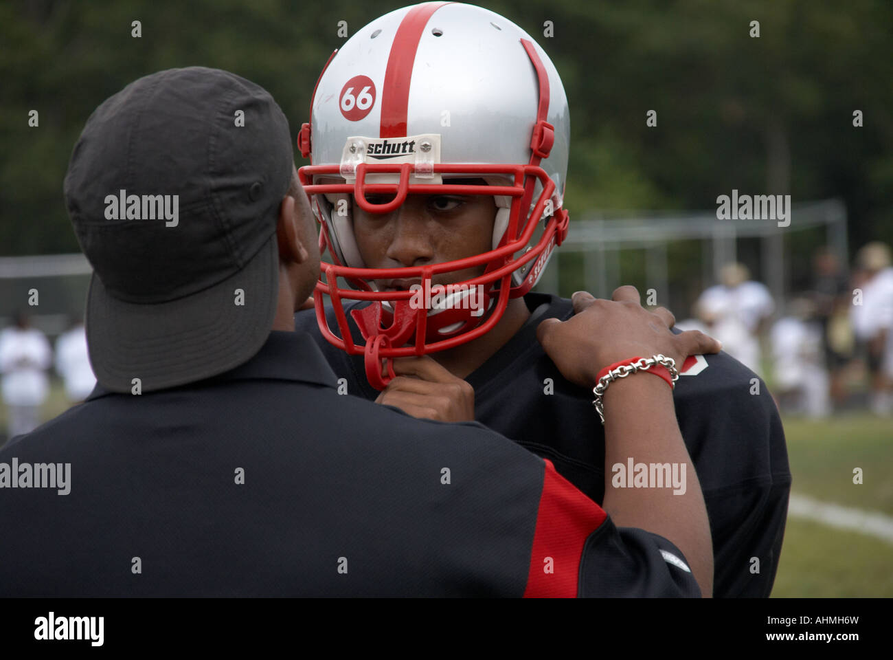 Quarterback football hi-res stock photography and images - Alamy