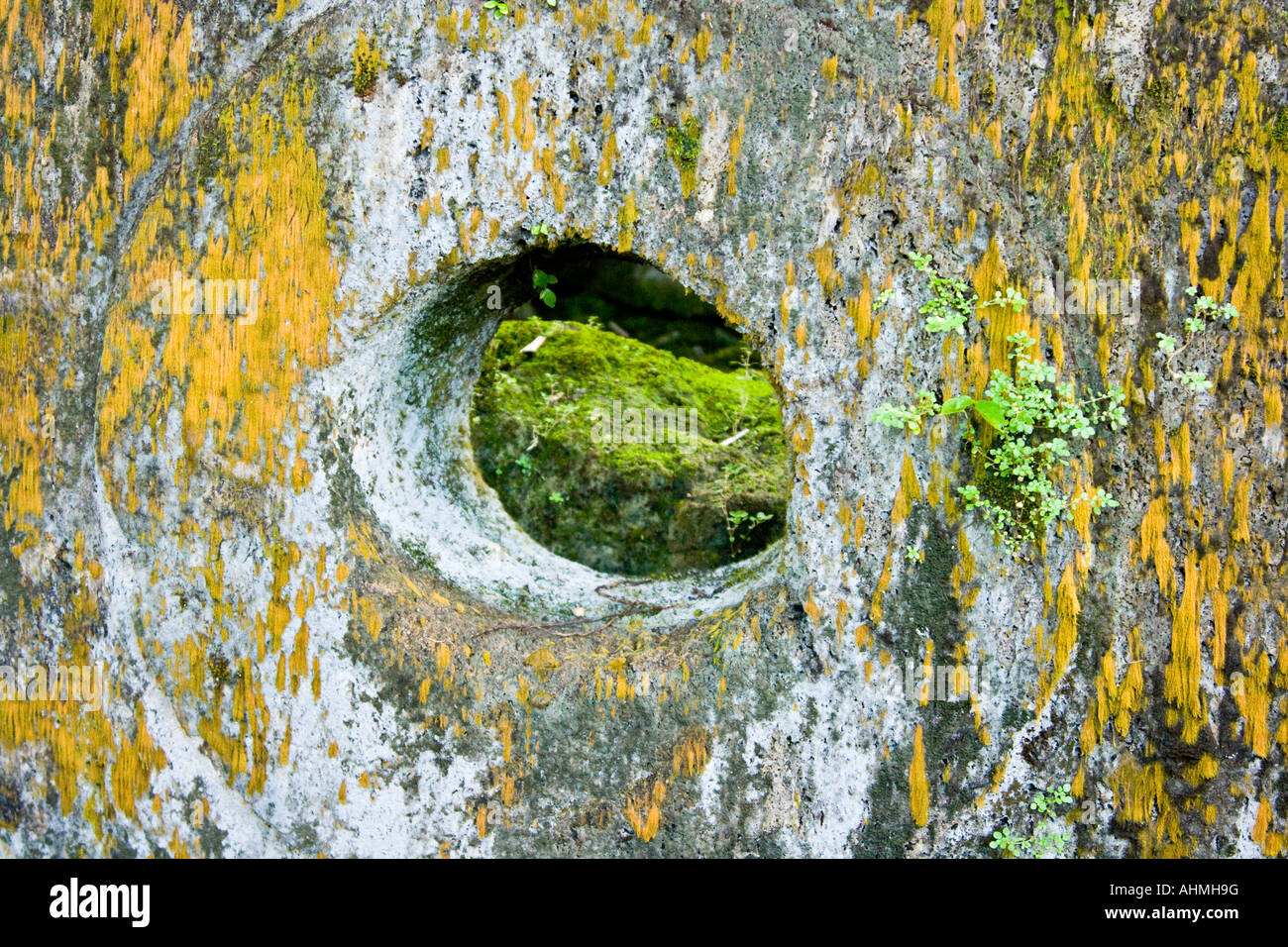 Stone money currency yap island hi-res stock photography and images - Alamy