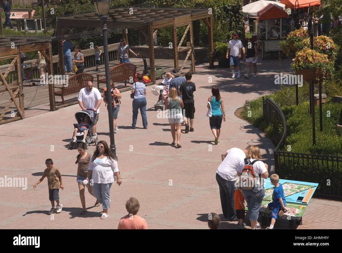 crowd at the Toledo Ohio Zoo USA Stock Photo - Alamy