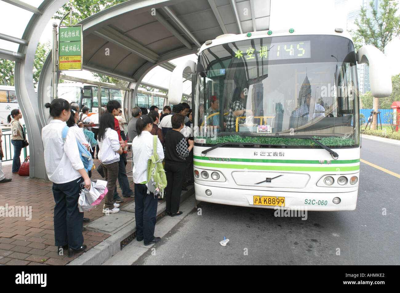 Boarding a bus hi-res stock photography and images - Alamy