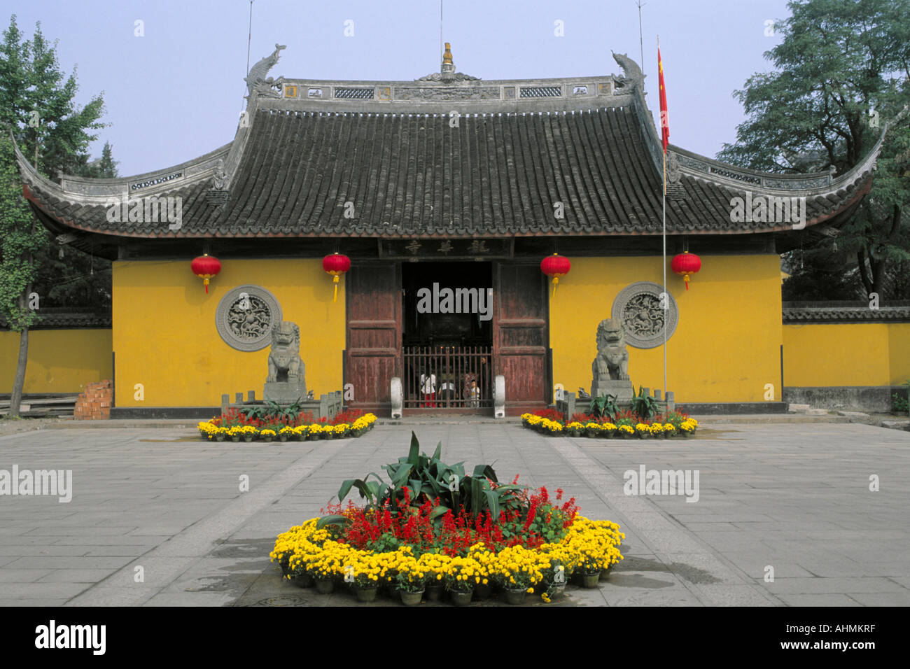 Longhua buddhist temple hi-res stock photography and images - Alamy