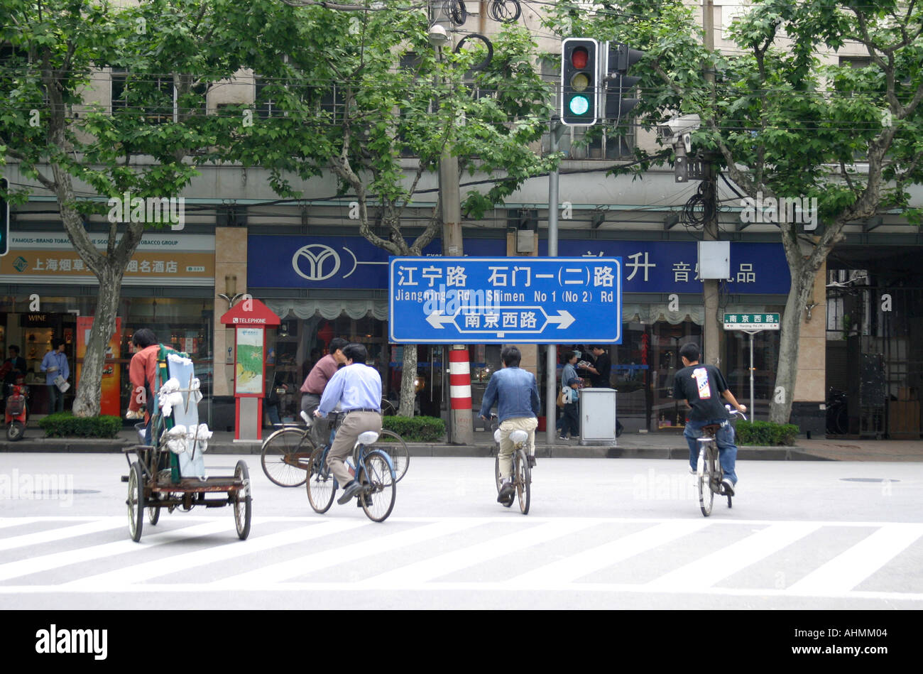 Stop sign chinese hi-res stock photography and images - Alamy