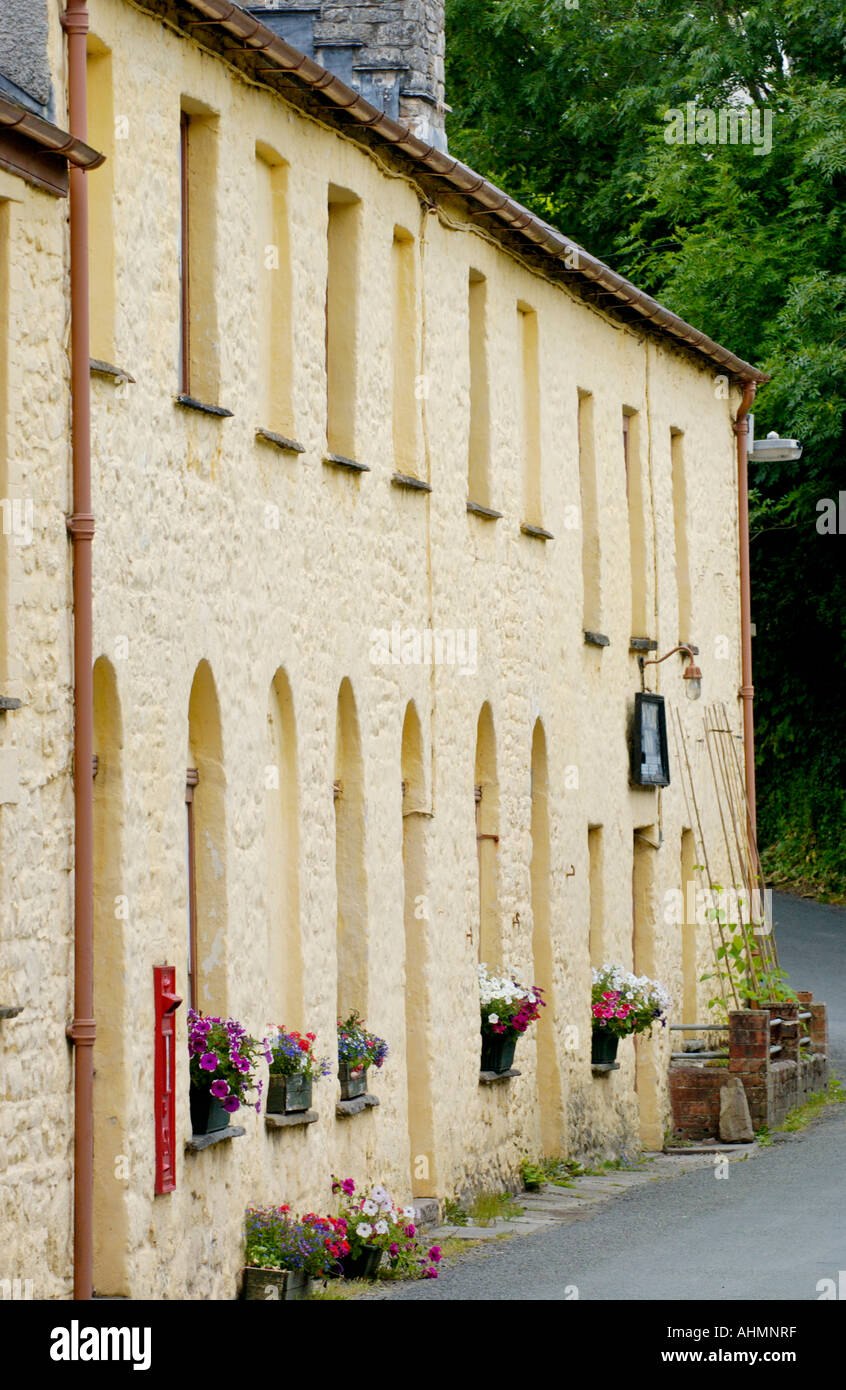 Vernacular style cottages hi-res stock photography and images - Alamy
