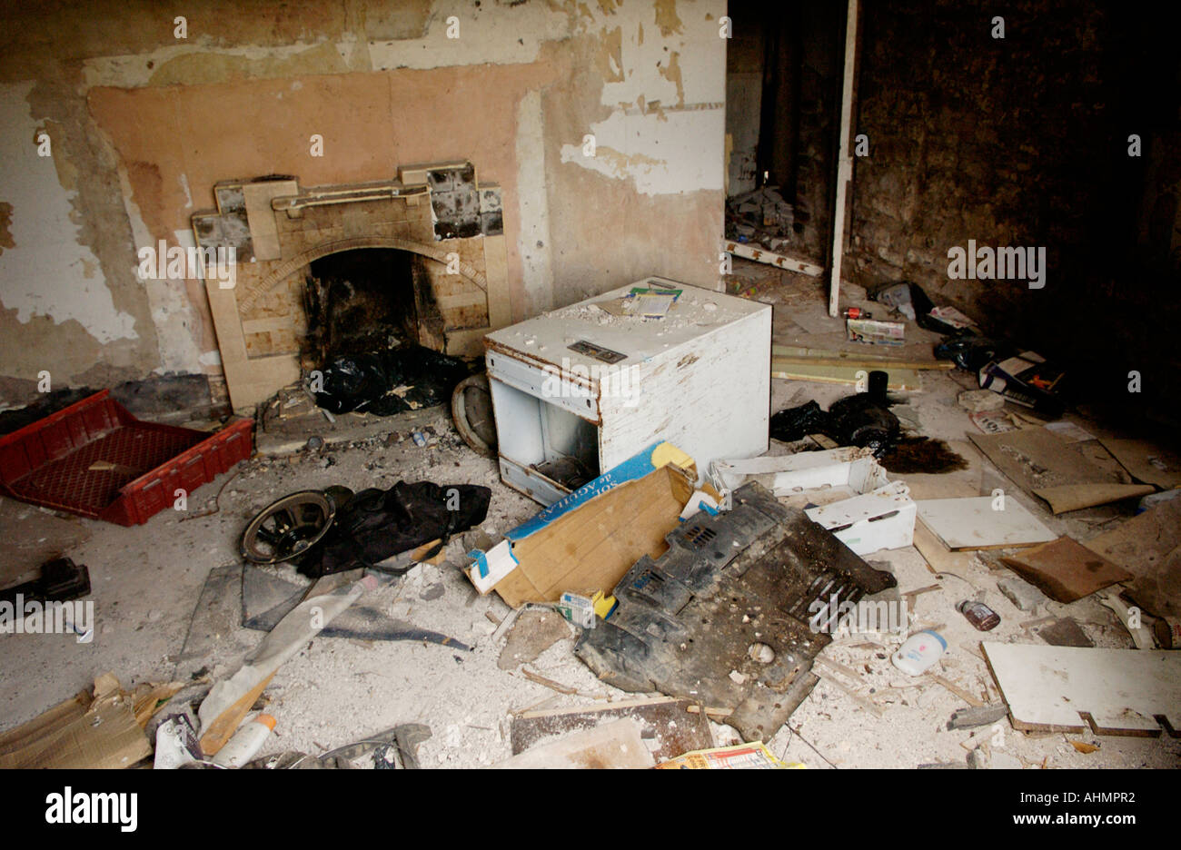 Derelict building interior hi-res stock photography and images - Alamy