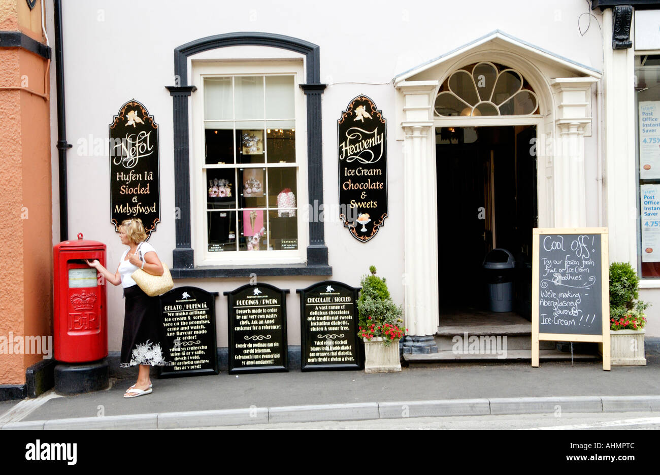 Postbox images hi-res stock photography and images - Alamy