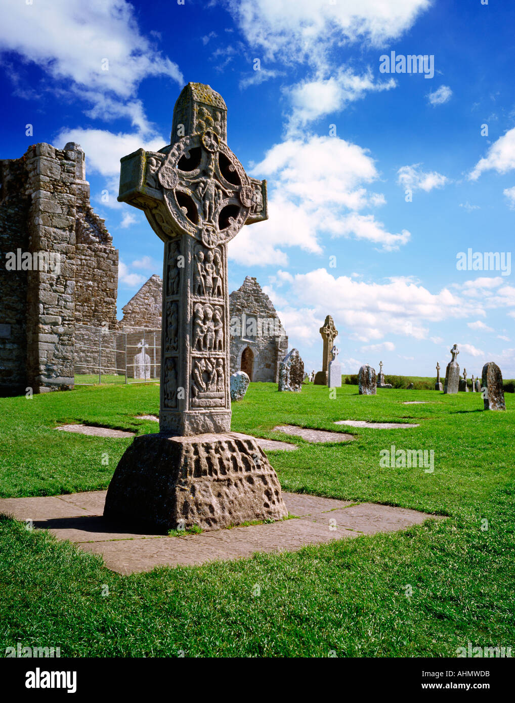 Cross of the scriptures Celtic high cross at Clonmacnois monastery ...