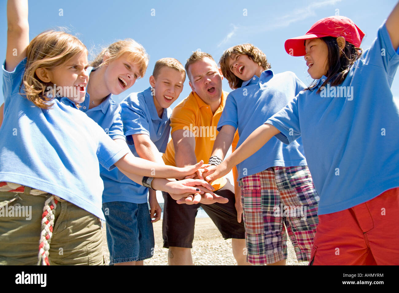 Asian girl young boy yelling hi-res stock photography and images - Alamy